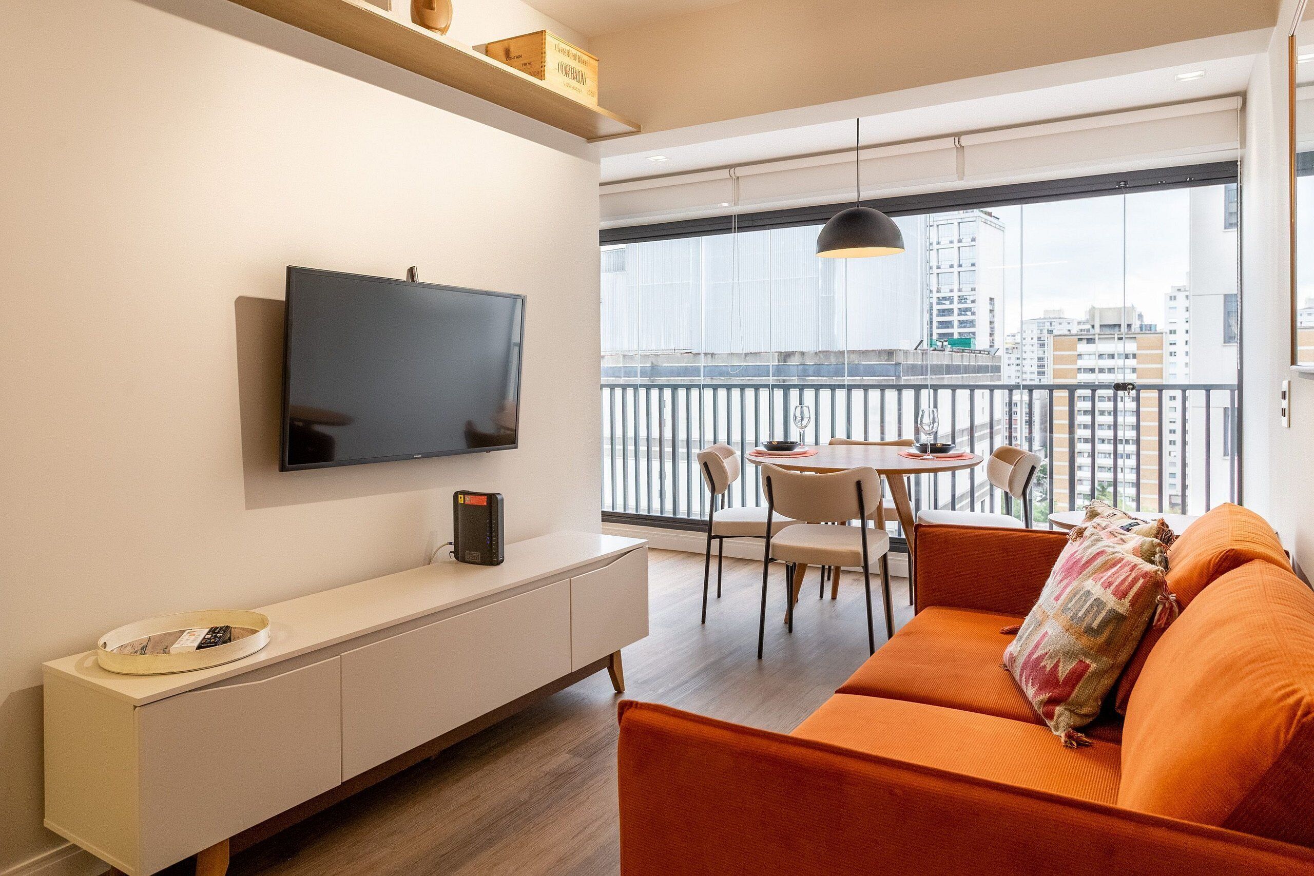 Apartamento | Sala de estar | Smart TV de 42 polegadas com canais por cabo 