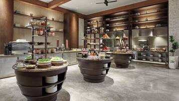 Pequeno-almoço tipo buffet diário (302500 IDR por pessoa)