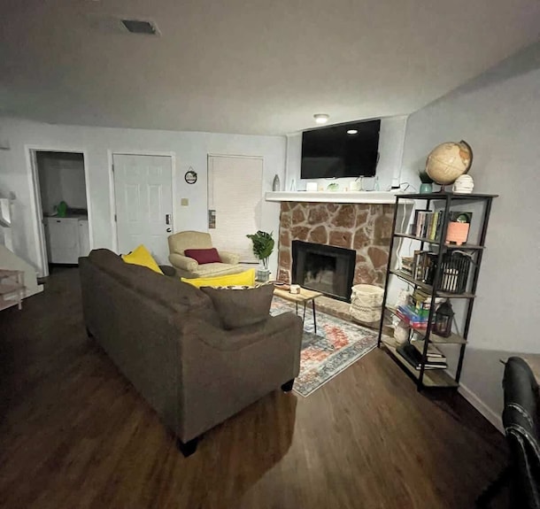 Cozy 2br 2ba Apt Close To Siegen & Womans - Baton Rouge, LA