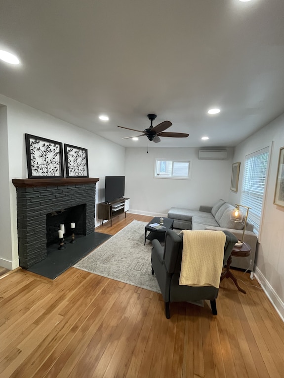 Charming 2 Bedroom House, 1 Mile From U Of O And 7 Minute Walk To Dt Eugene. - Eugene, OR