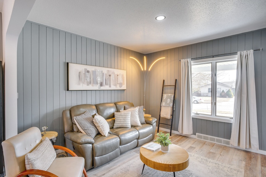 Steps To Lake Michigan: Manitowoc Home W/ Fire Pit - Manitowoc, WI