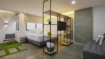 Suite-Estúdio Deluxe | Sala de estar | Smart TV de 43 de polegadas com canais por cabo, Netflix, piso aquecido