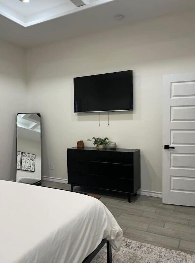 Prime Clean Trendy Retreat - McAllen, TX