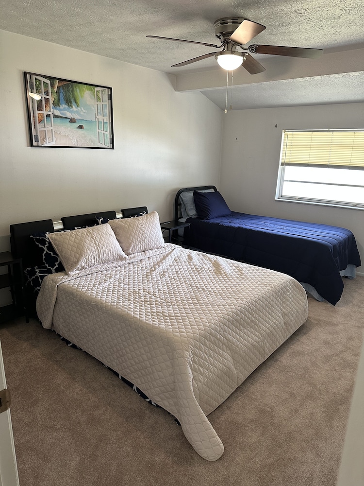 Tampa Disney Beaches 2 Mins To I4 - Plant City, FL