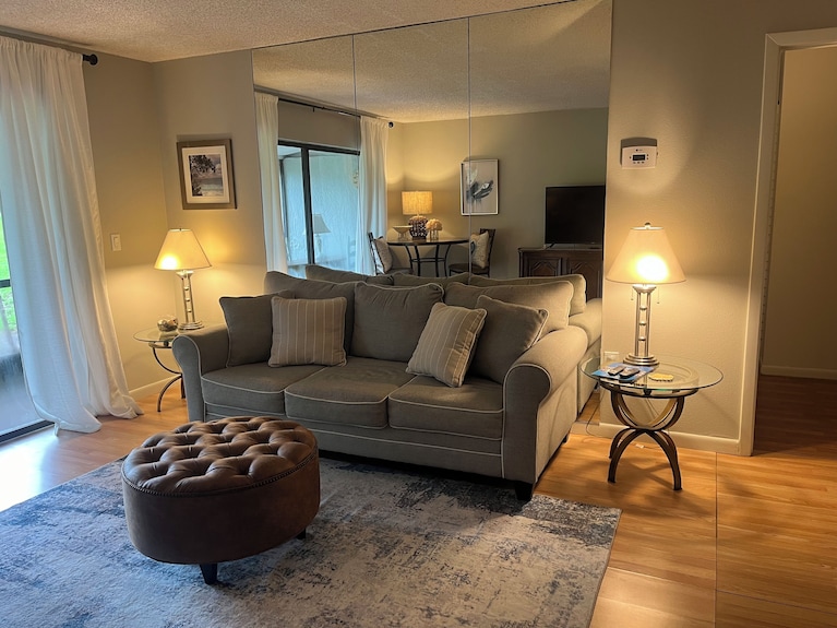 Rest, Relaxation And Fun - Beautiful 2 Bedroom, 2 Bath Condo With Pool - Plant City, FL