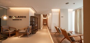 Salas para tratamentos a dois, sauna seca, banheira de hidromassagem