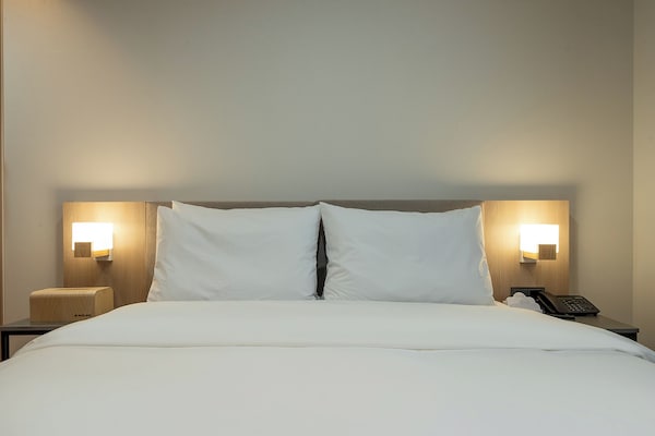 Hound Hotel Gimhae Samgye - Gimhae