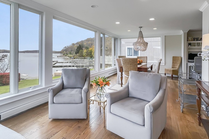 Candlewood Lakefront - Dock, Kayaks, Fire Pit - Squantz Pond, CT