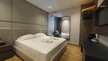 Quarto casal luxo | 1 quarto, roupas de cama premium, cofres nos quartos, escrivaninha