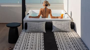 Honeymoon Suite with Outdoor Jetted Tub | 1 quarto, lençóis de algodão egípcio, roupa de alta qualidade