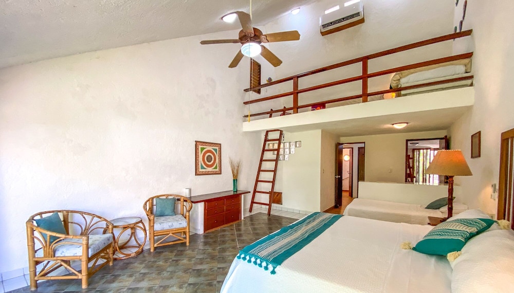 Classic Akumal Villa Located On Yal Ku Lagoon, Pool, Ac And More! - Riviera Maya
