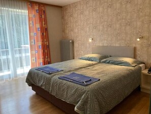 Cofres nos quartos, ferros/tábuas de passar roupa, Wi-Fi de cortesia