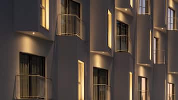 Fachada do alojamento (tarde/noite)