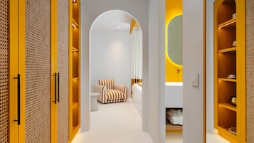 Sunset Suite Sea View | Sala de estar | Televisor de ecrã plano de 43 polegadas com canais por cabo