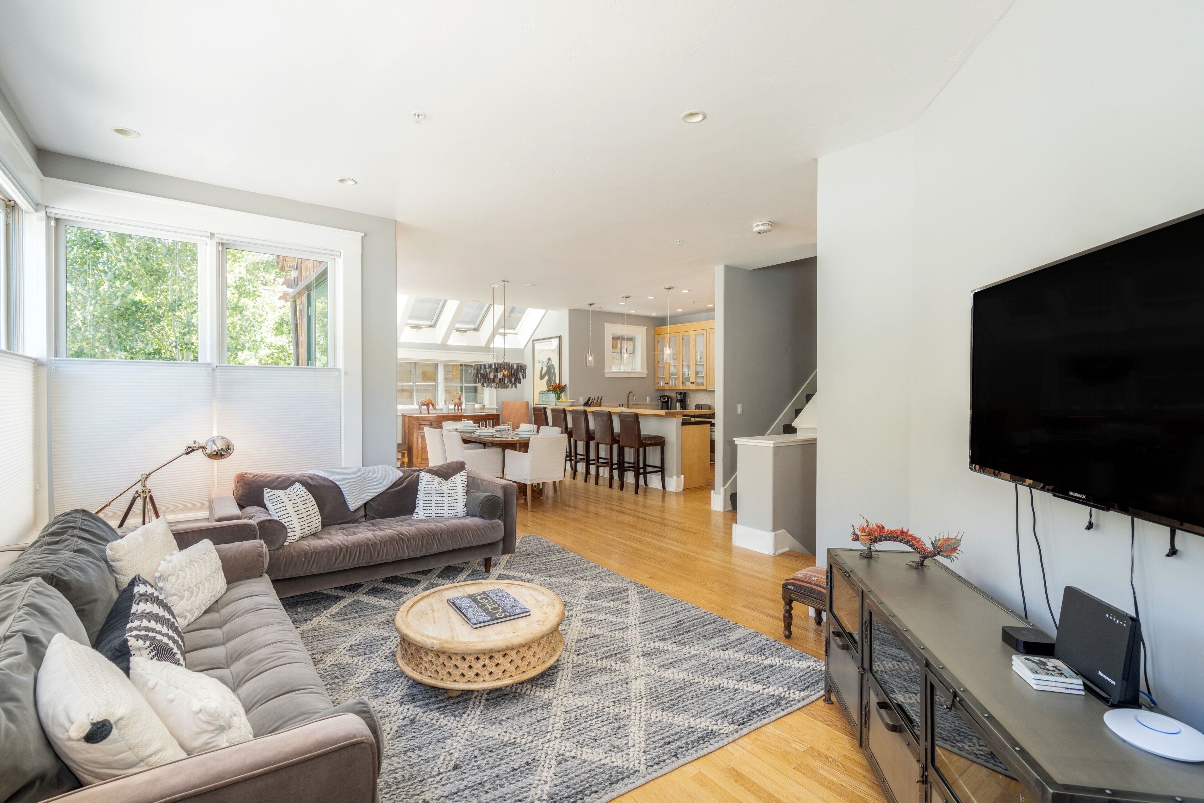 Apartamento em Condomínio Fechado, 3 quartos | Sala de estar | Smart TV 