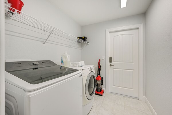 Marco Island Home W/ Hot Tub, Lanai & Yard - Marco Island, FL