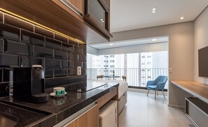 Estúdio Básico | Cozinha privada | Um micro-ondas, uma placa de cozinha, uma máquina de café expresso 