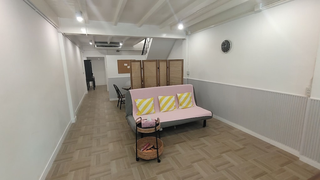 Whole 3-storey House Right In The Local Community - Bangkok