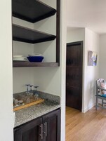Apartamento | Sala de estar | Smart TV de 32 polegadas com canais por cabo 
