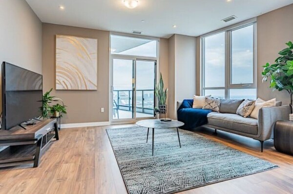 2000sqf Penthouse  Close To Toronto Pearson Airport\n - Brampton