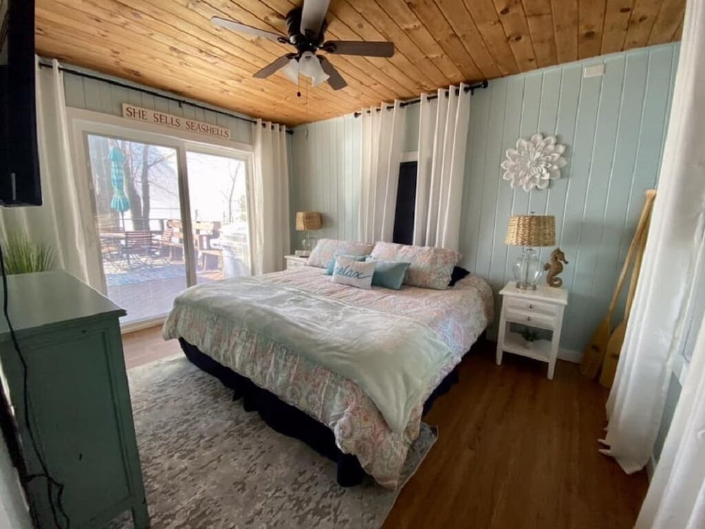 Private Lakefront Cottage w/ Spectacular Sunsets! - Swanton | Vrbo