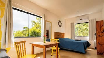 Flat 3|4 - Lugar ao Sol - Flats c/ Cozinha no Rosa | Área de estar | Smart TV 32 polegadas com canais digitais, Netflix, filmes pagos