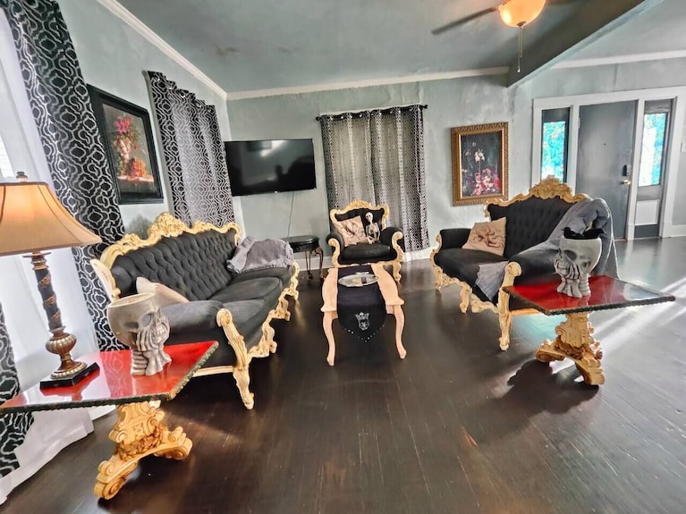 The Vampire's Den, Downtown Big House, Pets Ok - Wells Lake, AR