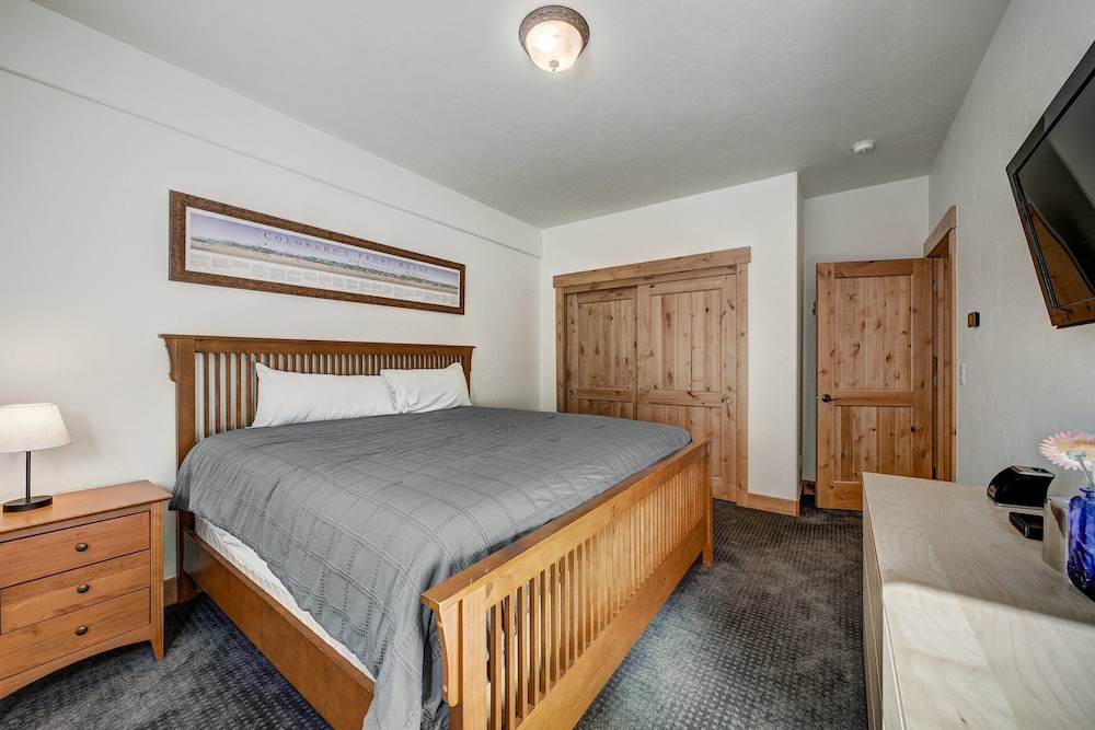 New Emmett's Peak In Breck, Forest & Mountain Views, 5min Drive To Slopes/downtown, Hot Tub - Breckenridge, CO