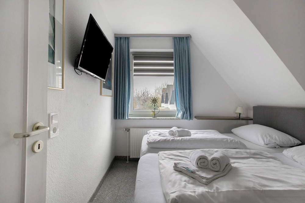 Apartment 'Sylt 4 Westerland' with a Shared Garden and Wi-Fi - Tinnum ...