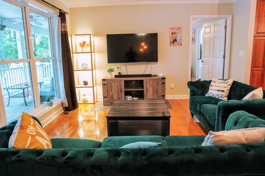 Rustic Lakefront Oasis - Hot Tub, Game Room, Kayaks/canoes, And Fishing Rods - Mayo Lake, NC