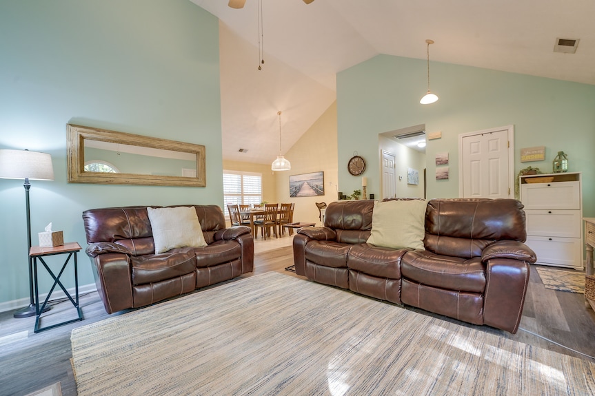 Pet-friendly Lagrange Vacation Rental W/ Deck! - Nutwood Winery, LaGrange