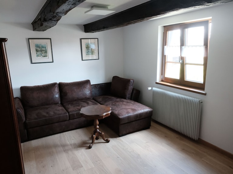 Charming 17th-century Cottage: Modern Comforts, Near Switzerland/germany, Scenic Surroundings - Alps