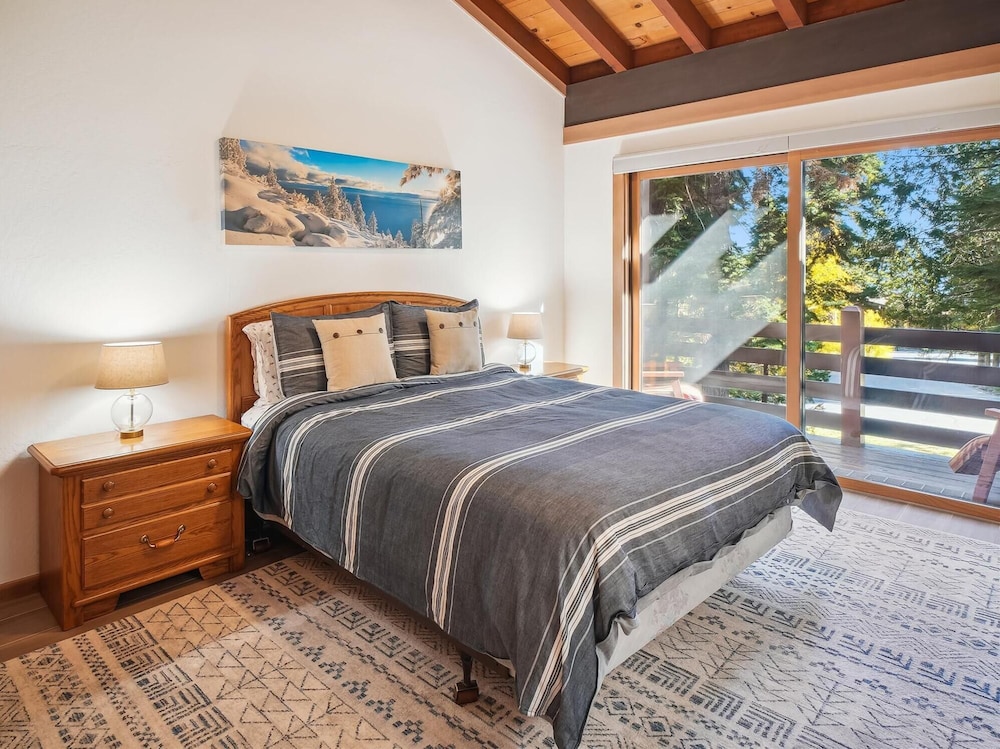 Newly Remodeled, Spacious Rocky Ridge Condo - Tahoe City, CA