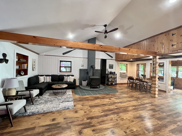 Charming Lakehouse Private Yard, Boat Dock/wifi. - Vermont