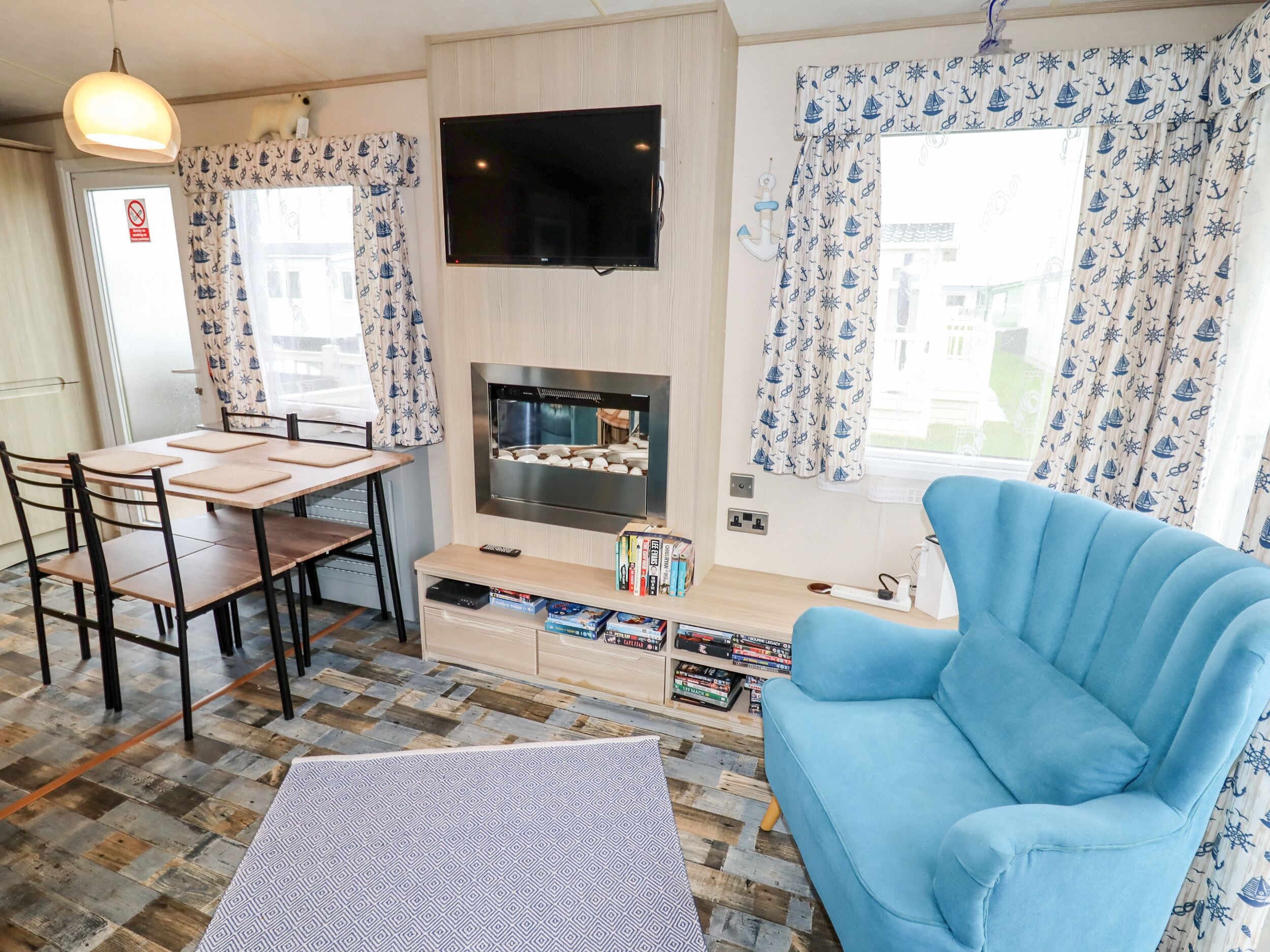 Beachcomber D35, Pet Friendly, Character Holiday Cottage In Towyn - Towyn