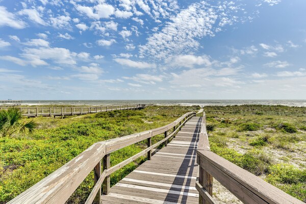 Fernandina Beach Paradise: Steps To Shore! - American Beach, FL