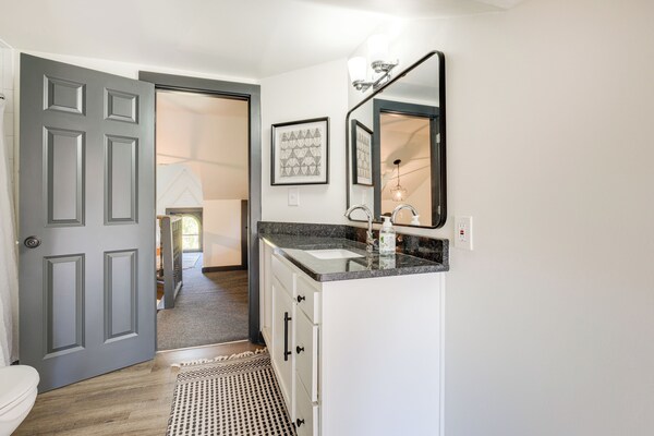 Chic & Historic Apartment ~ 6 Mi To Louisville! - Charlestown, IN