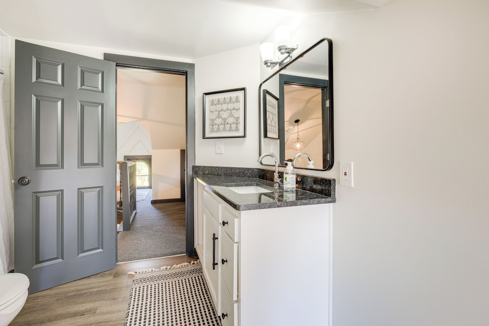 Chic & Historic Apartment ~ 6 Mi To Louisville! - New Albany, IN