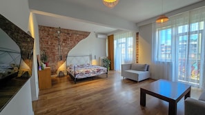 Apartamento Design, 1 cama queen-size e sofá-cama | 1 quarto, roupa de alta qualidade, secretária, ferro/tábua de engomar 