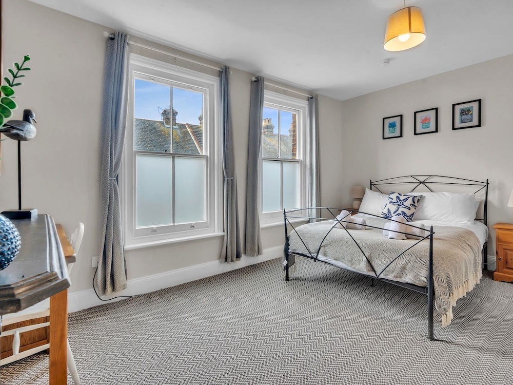 Pass The Keys | Spacious And Modern Sea Side Apartment - Whitstable