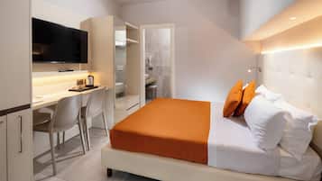 Quarto Deluxe, 1 cama king-size, terraço, vista parcial para o mar | 1 quarto, edredões de penas, camas de colchão viscoelástico