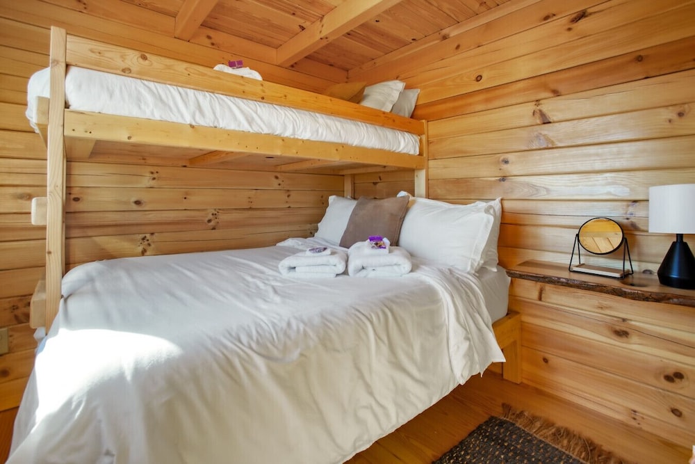 Hillside Hideaway - Hot Tub, Peaceful, Private - Brookville, PA