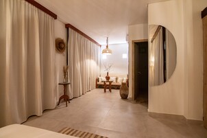 Quarto casal presidencial | Wi-Fi de cortesia, roupa de cama