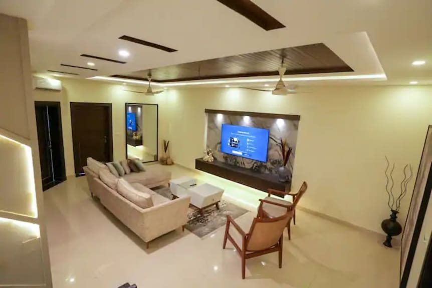 3 Bed Upper Unit W/rooftop Oasis By Homrise - Islamabad