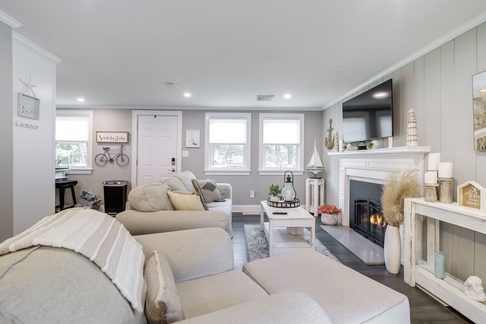 Lovely Dennis Cottage - Walk To Beach! - Dennis, MA