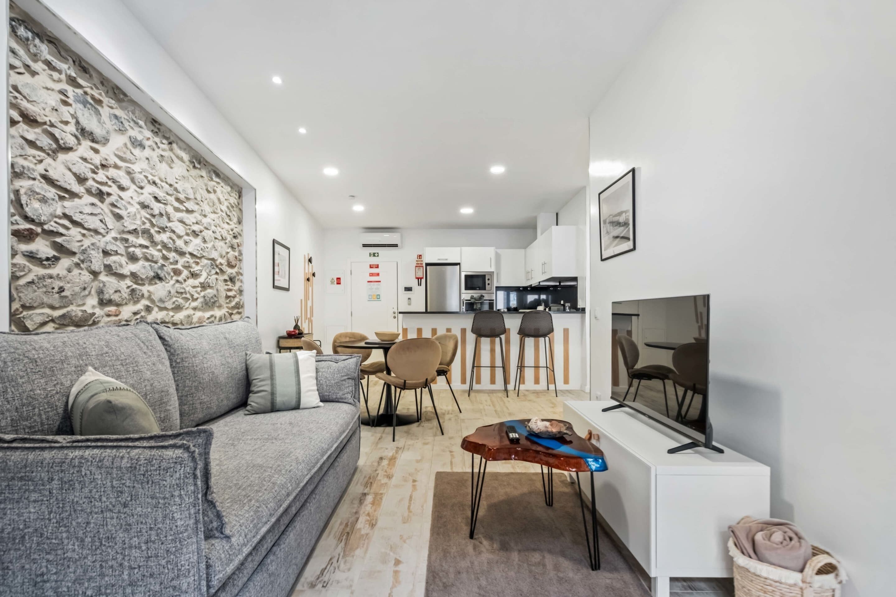 Apartamento Cidade, 1 cama queen-size e sofá-cama, fumadores | Sala de estar | Televisor 