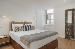 Apartamento Básico, 1 cama queen-size e sofá-cama | 3 quartos, secretária adequada para computadores portáteis 