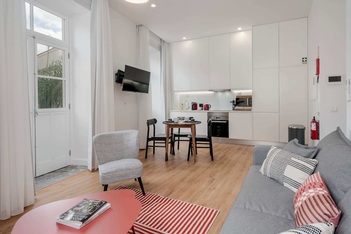 Apartamento Cidade, 1 cama queen-size e sofá-cama, não fumadores | Sala de estar | Televisor