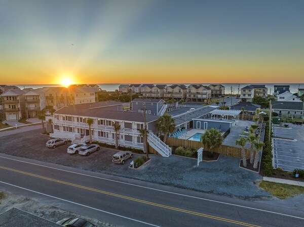 Loggerhead Inn & Suites - Topsail Beach, NC