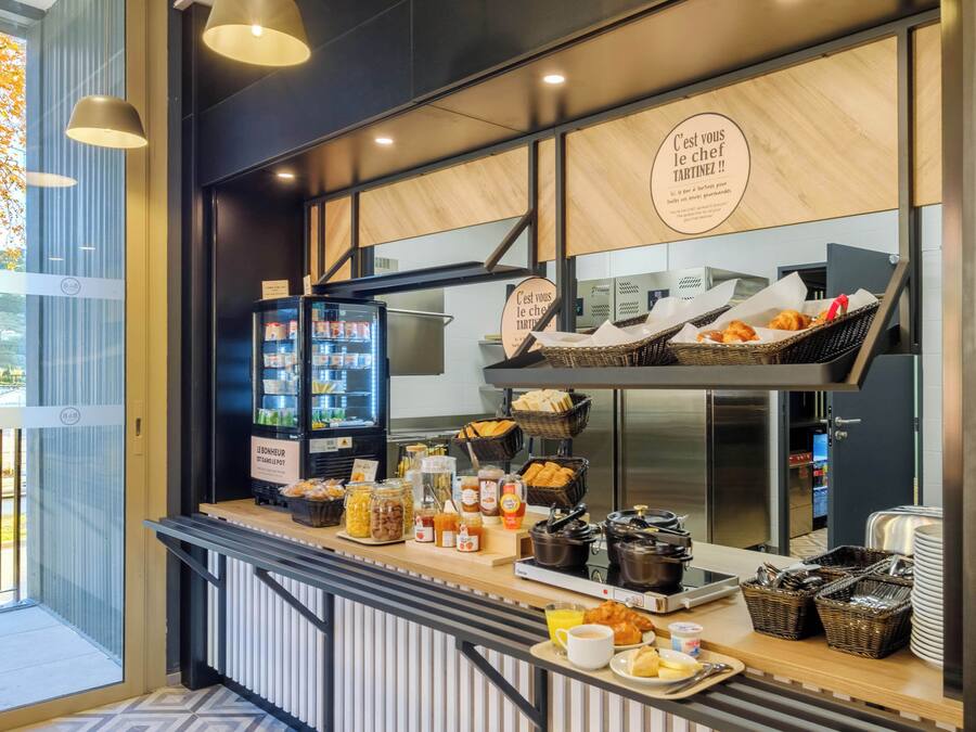 Café da manhã com buffet todos os dias mediante uma taxa